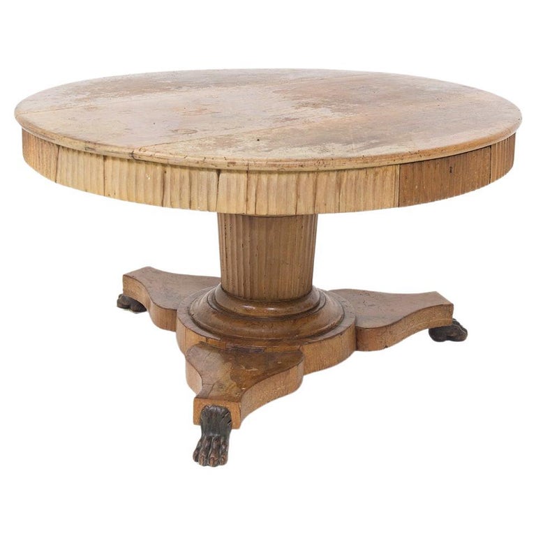 18th Century Lucchese Empire Walnut Round Table For Sale at 1stDibs