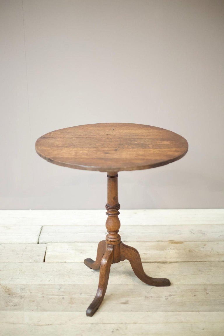 18th Century Oak Circular Side Table For Sale at 1stDibs