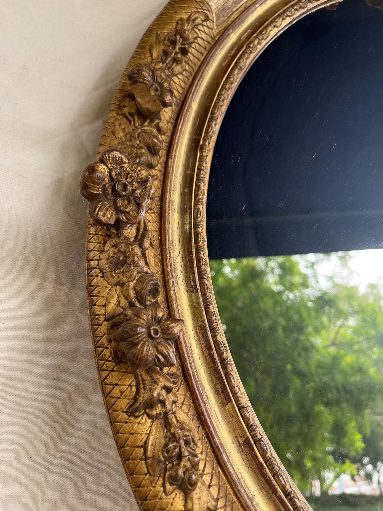 18th Century Romantic Mirror in Carved and Gilded Wood For Sale at 1stDibs
