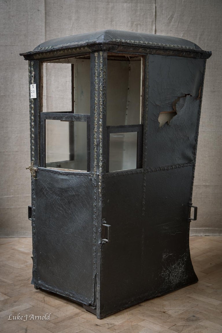 18th Century Sedan Chair For Sale at 1stDibs