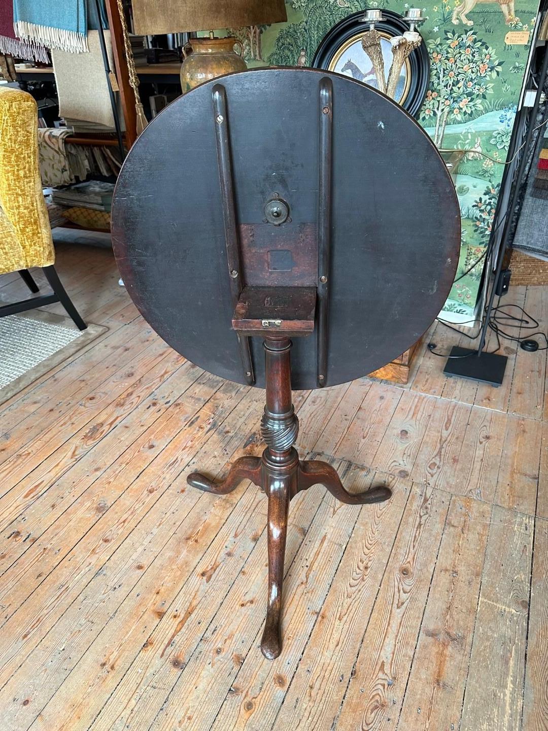18th Century Side Table / Tilt Top Table at 1stDibs