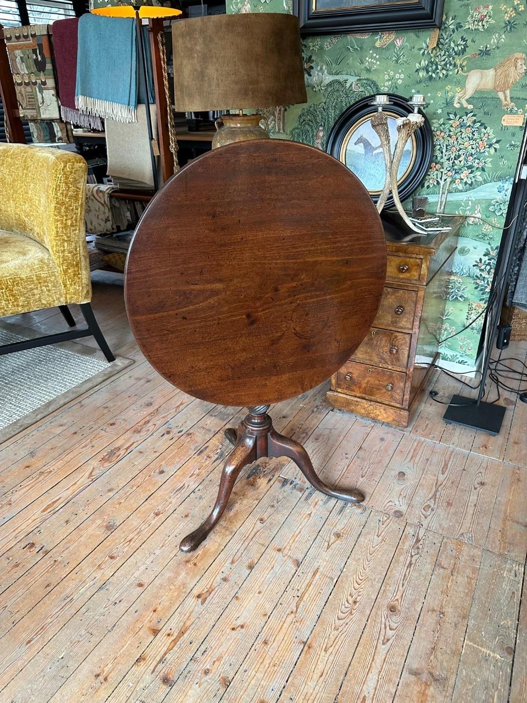 18th Century Side Table / Tilt Top Table at 1stDibs