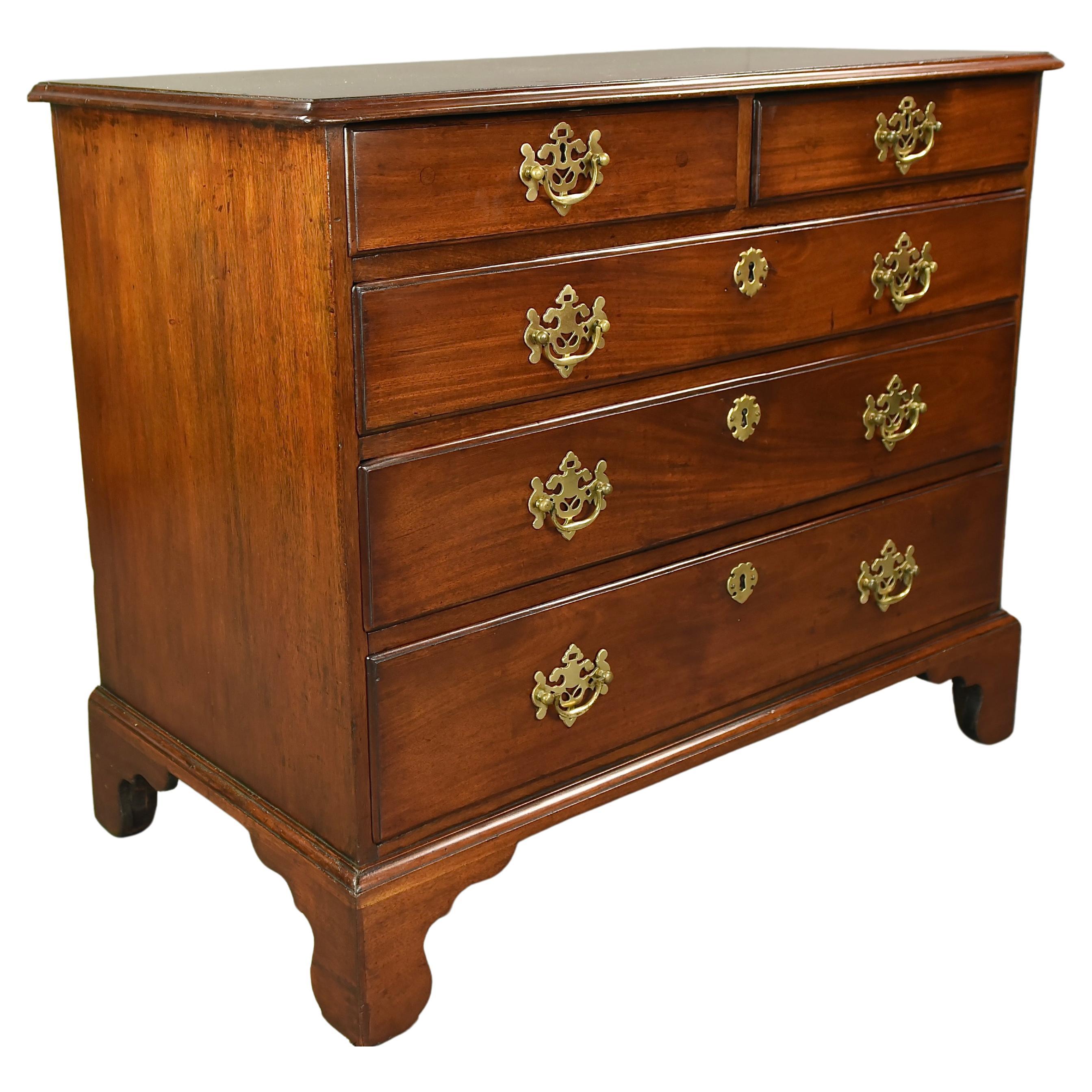 18th century small Georgian mahogany chest of drawers For Sale at 1stDibs