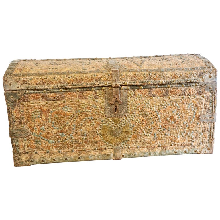 Coffre à paille espagnol du 18ème siècle - En vente sur 1stDibs