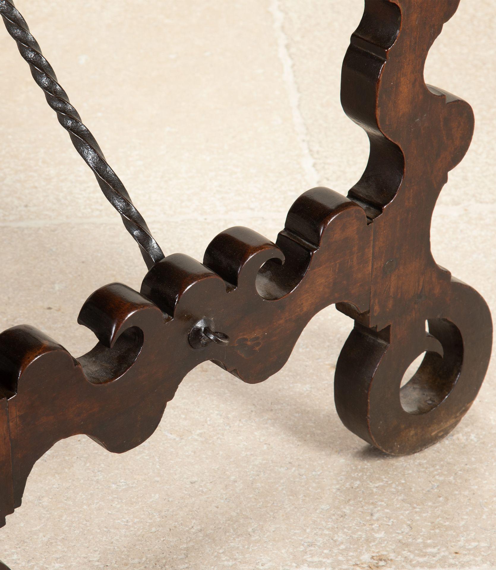 18th Century Spanish Walnut Dining Table For Sale at 1stDibs