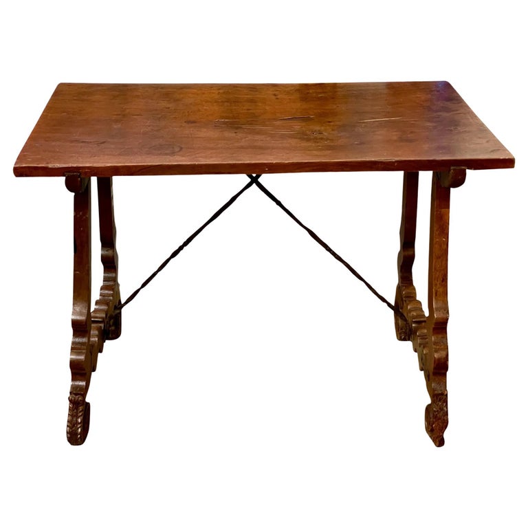 18th Century Spanish Walnut Tavern Table For Sale at 1stDibs