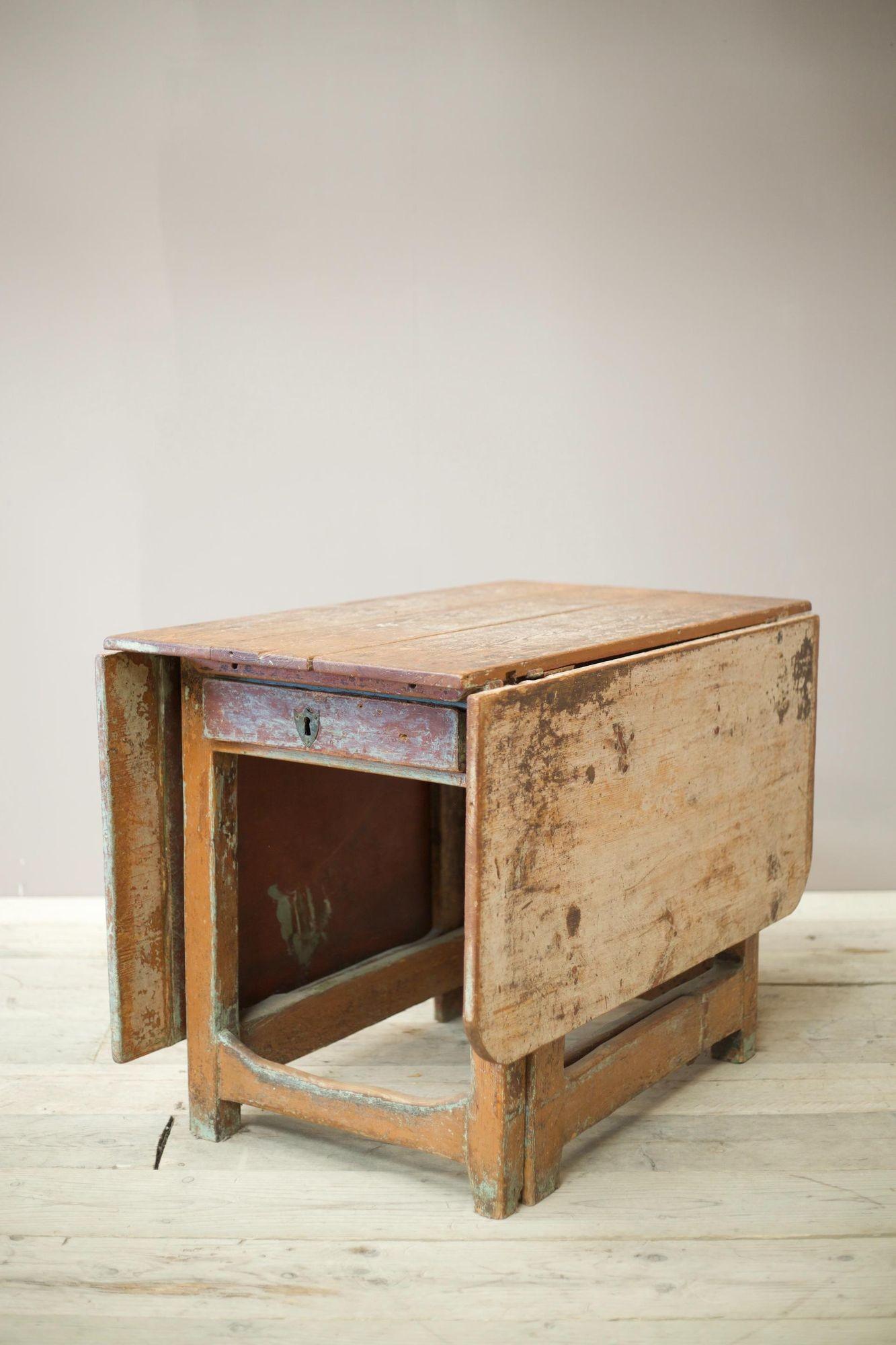 18th Century Swedish Gate Leg Table For Sale at 1stDibs