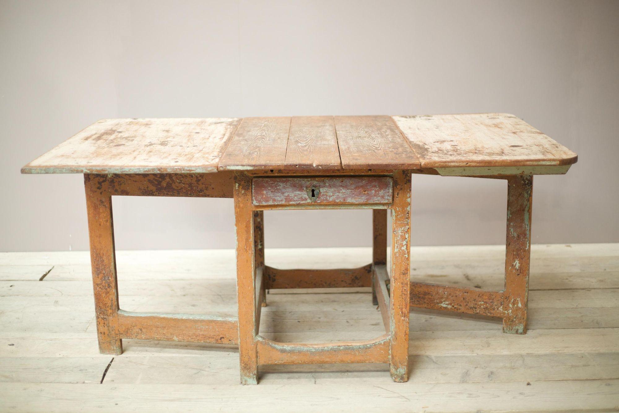 18th Century Swedish Gate Leg Table For Sale at 1stDibs