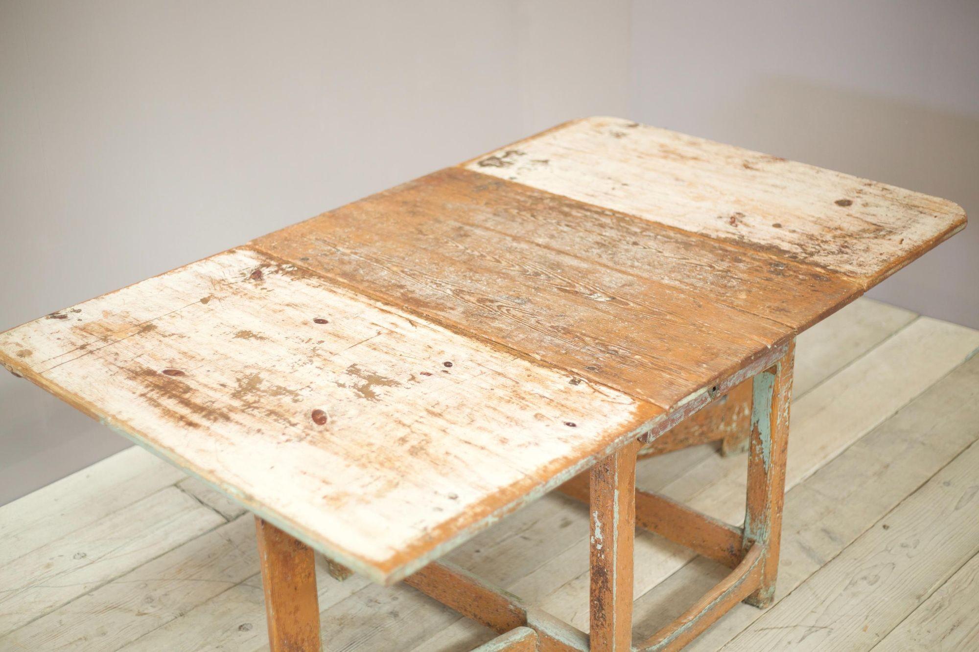 18th Century Swedish Gate Leg Table For Sale at 1stDibs
