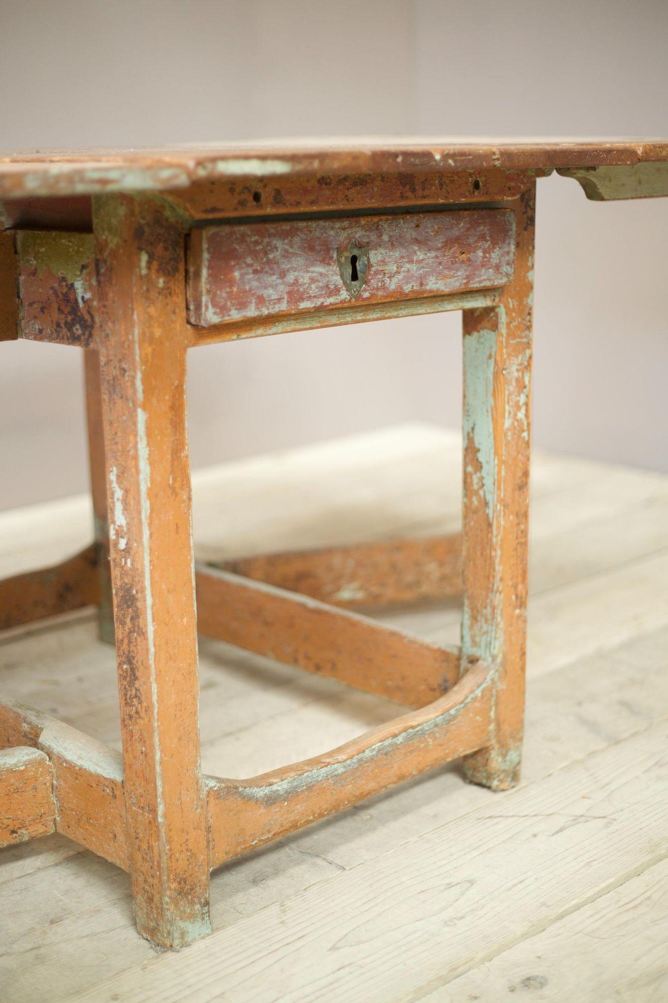 18th Century Swedish Gate Leg Table For Sale at 1stDibs