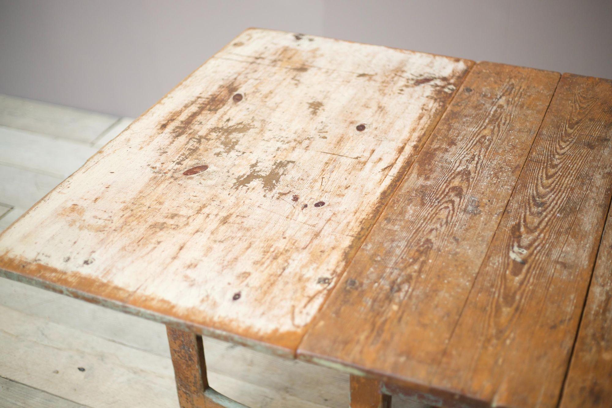 18th Century Swedish Gate Leg Table For Sale at 1stDibs