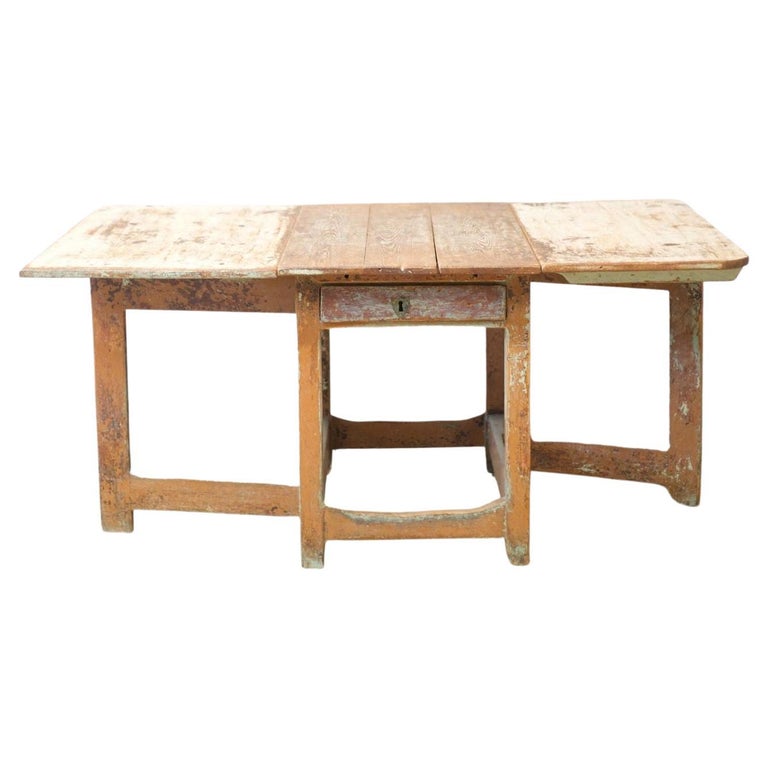 18th century Swedish Gate leg table For Sale at 1stDibs