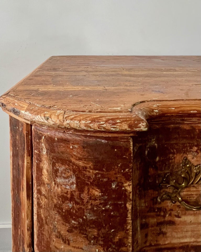 18th Century Swedish Serpentine Front Chest in Original Color For Sale ...