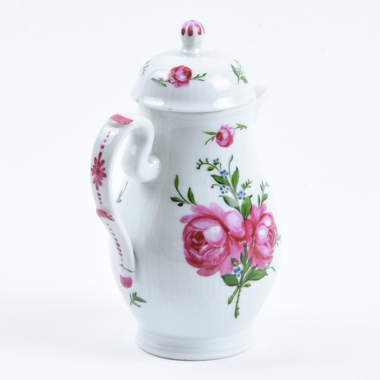 18th Century Thuringia Wallendorf Porcelain Teapot For Sale at 1stDibs