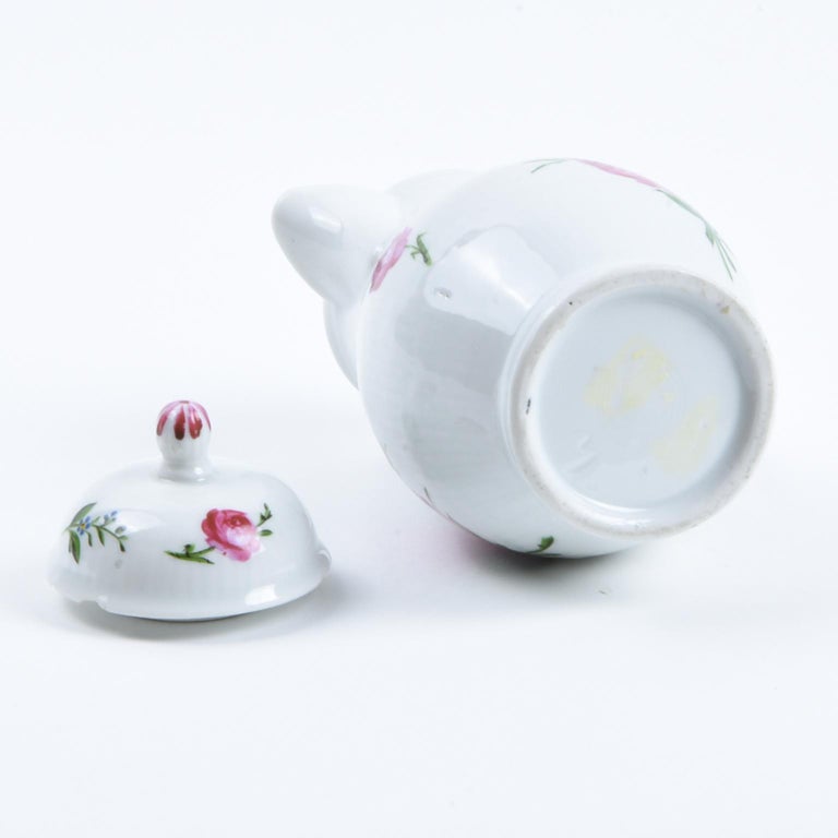 18th Century Thuringia Wallendorf Porcelain Teapot For Sale at 1stDibs