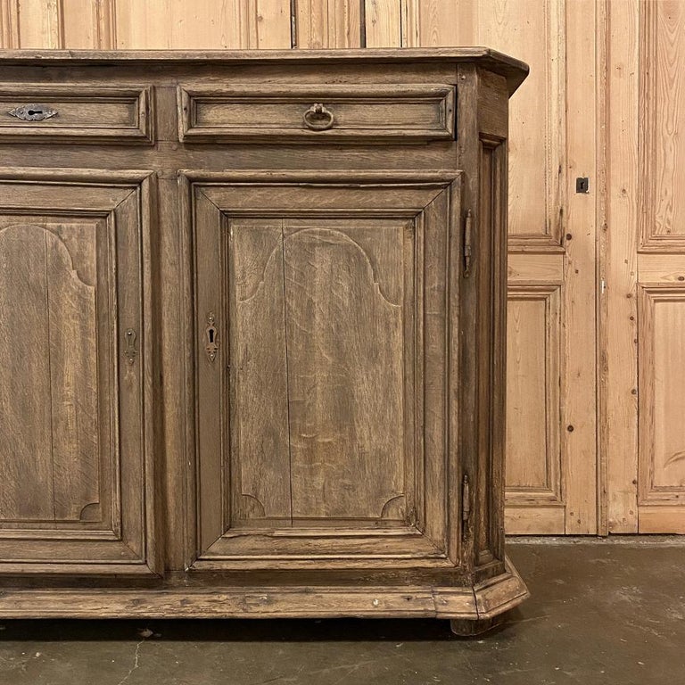 18th Century Tuscan Walnut Buffet For Sale at 1stDibs