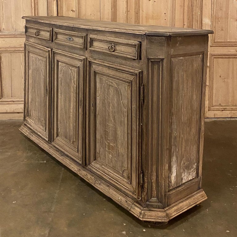 18th Century Tuscan Walnut Buffet For Sale at 1stDibs