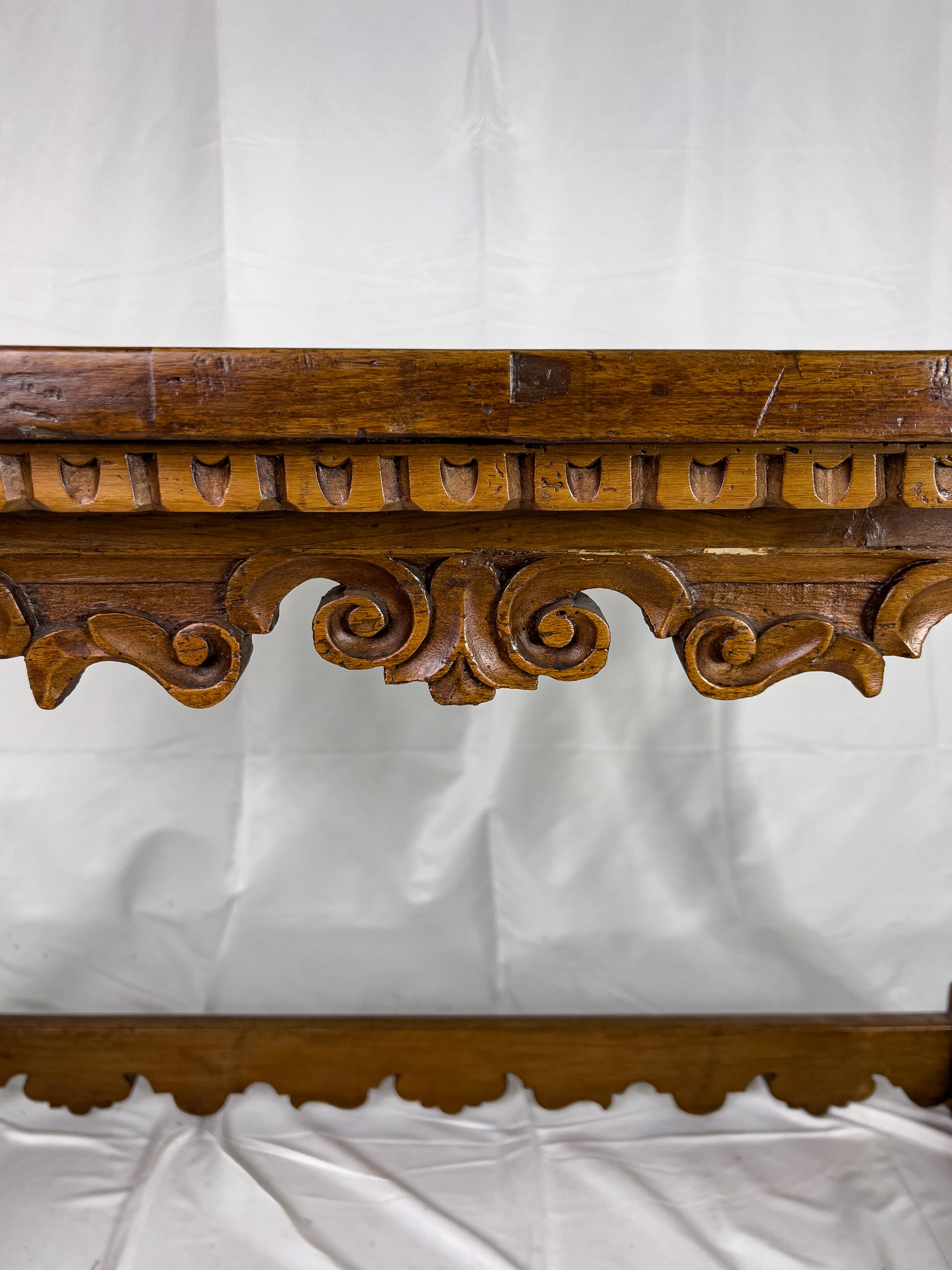 18th Century Tuscan Walnut Center Table For Sale at 1stDibs