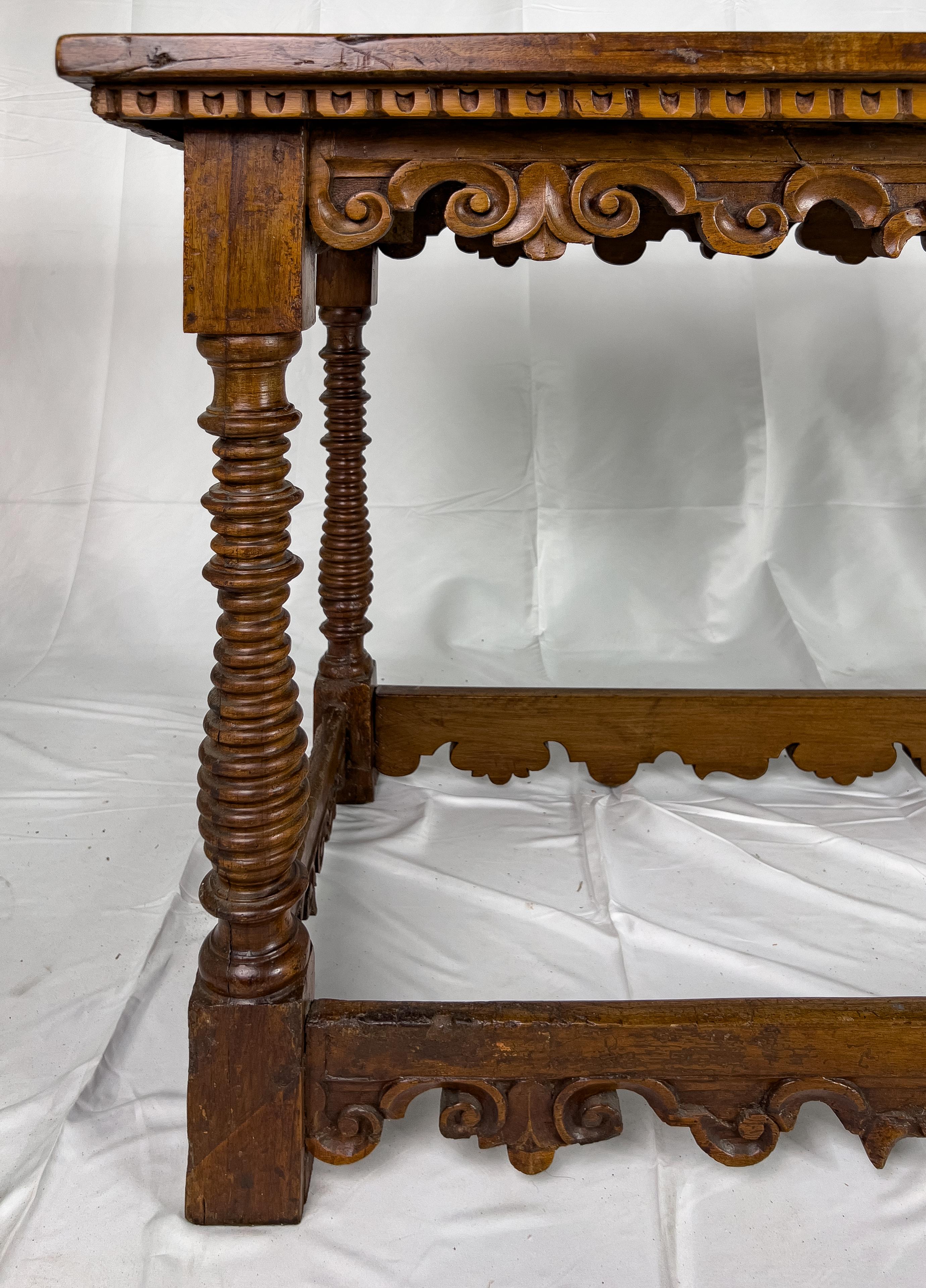 18th Century Tuscan Walnut Center Table For Sale at 1stDibs