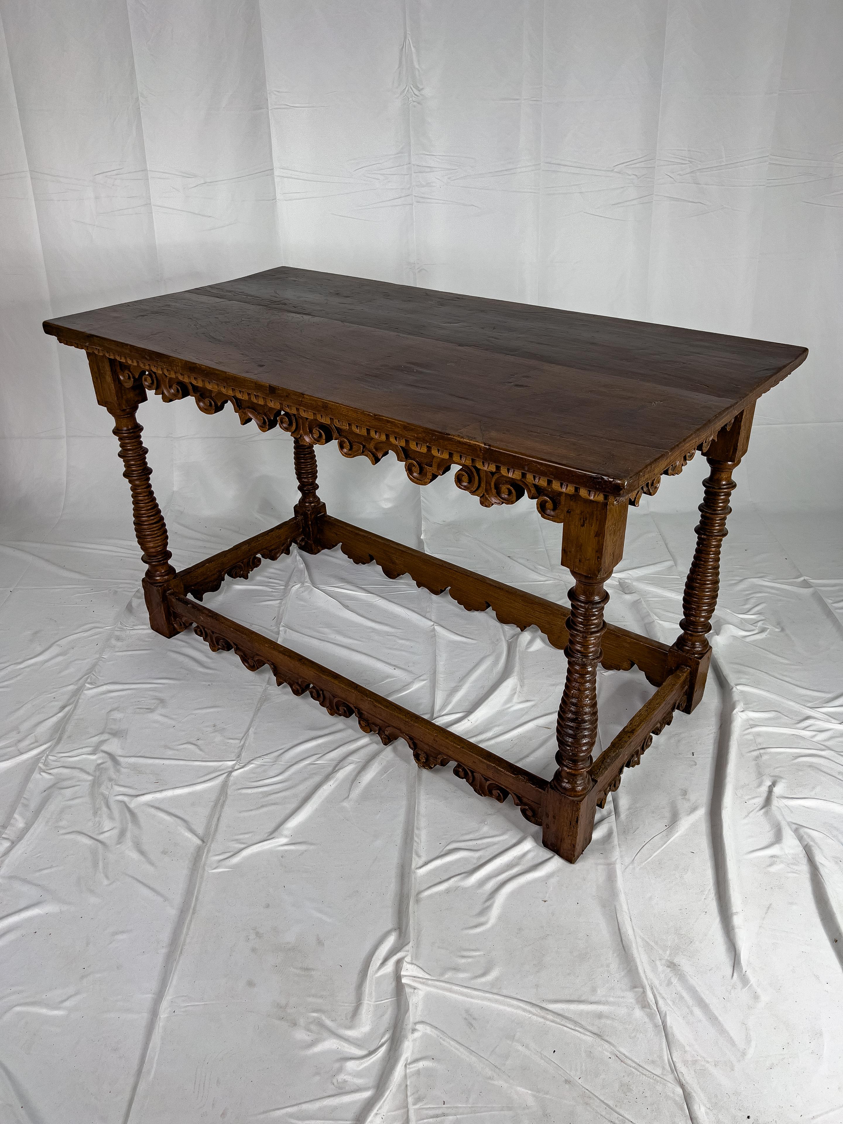 18th Century Tuscan Walnut Center Table For Sale at 1stDibs