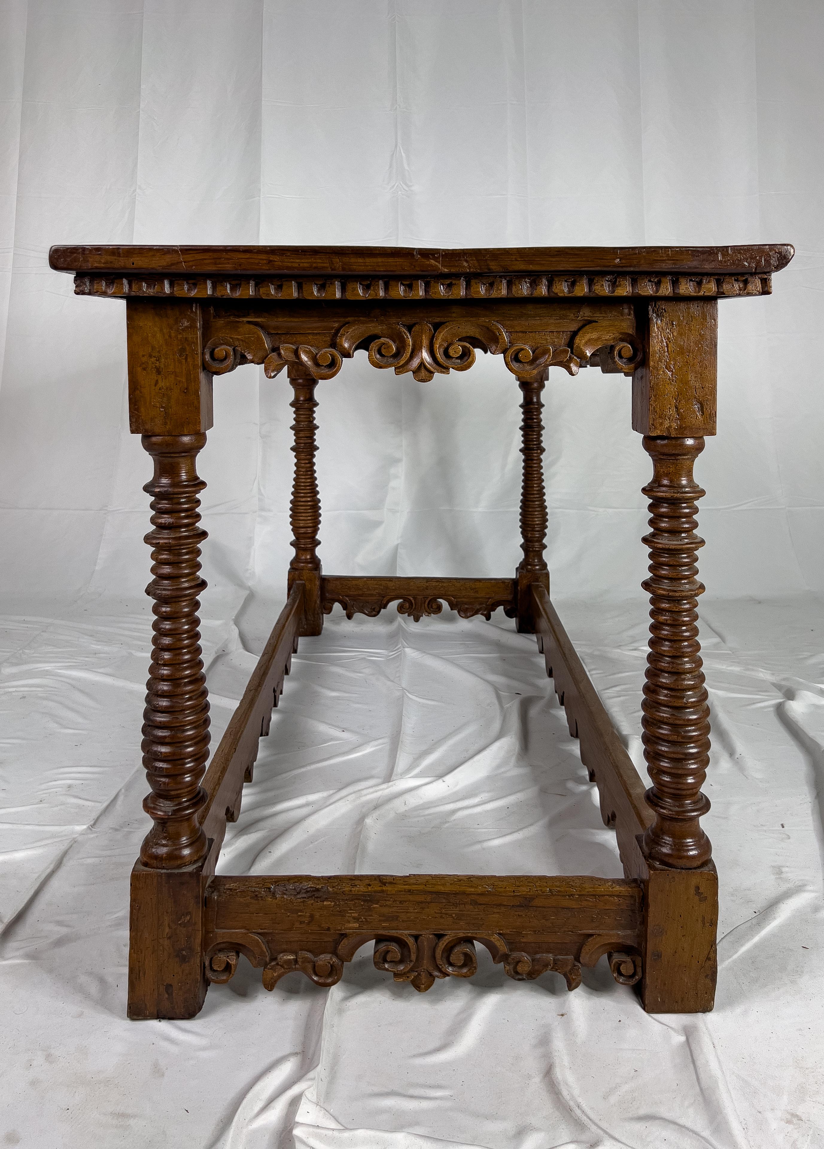 18th Century Tuscan Walnut Center Table For Sale at 1stDibs
