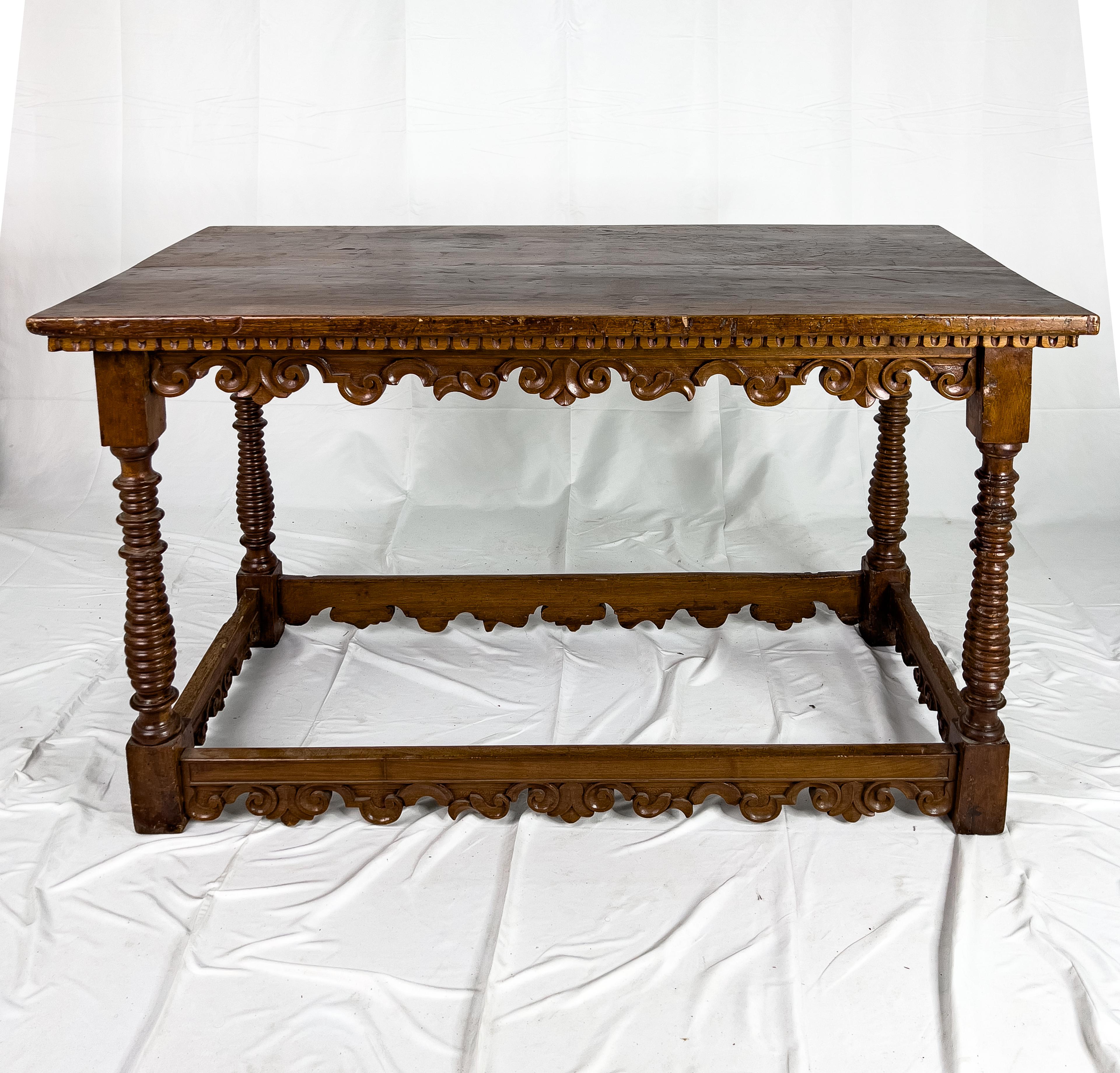 18th Century Tuscan Walnut Center Table For Sale at 1stDibs