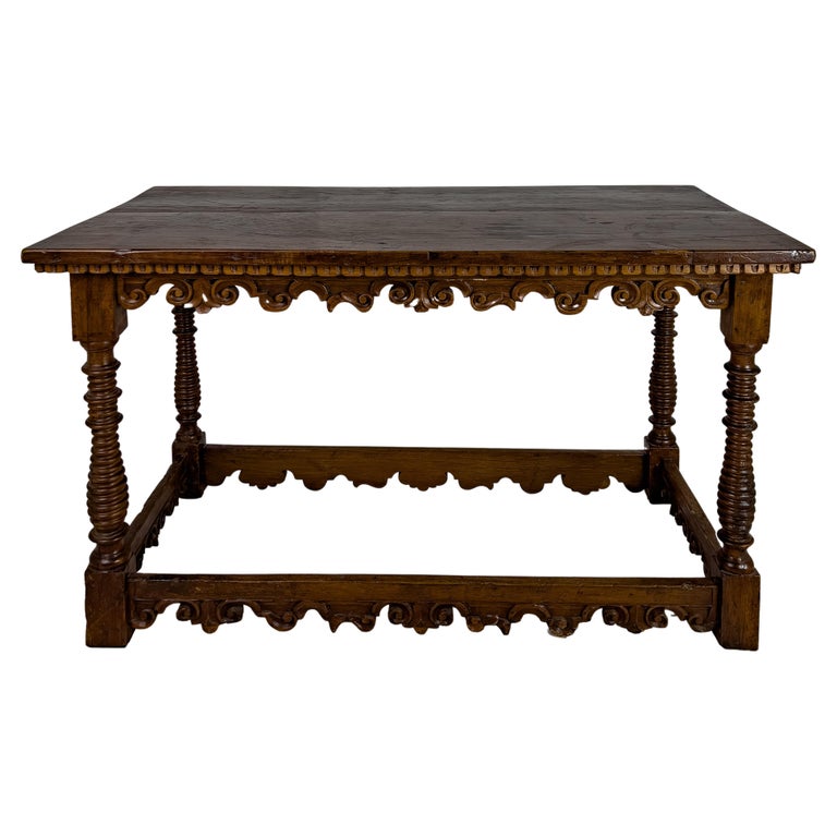18th Century Tuscan Walnut Center Table For Sale at 1stDibs