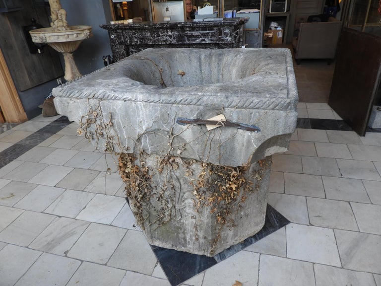 18th Century Venetian Limestone Wellhead For Sale at 1stDibs