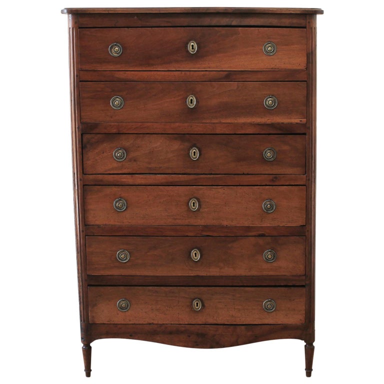 18th Century Walnut 6-Drawer Chest Dresser For Sale at 1stDibs