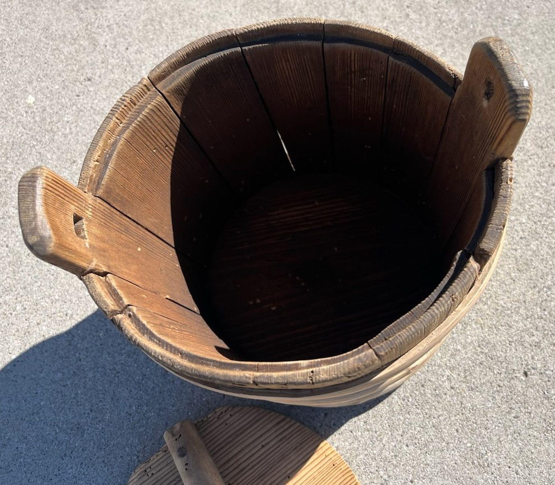18thc European Pantry Box With Lid For Sale at 1stDibs