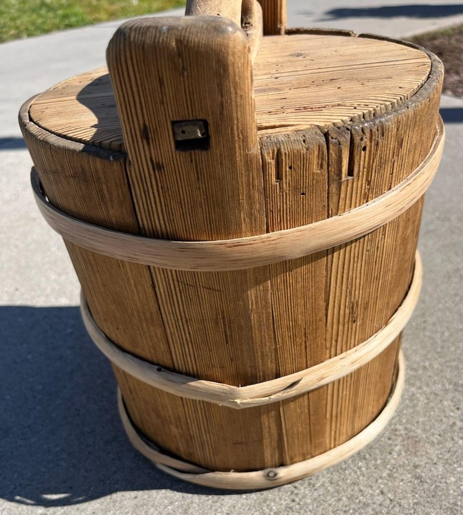 18thc European Pantry Box With Lid For Sale at 1stDibs