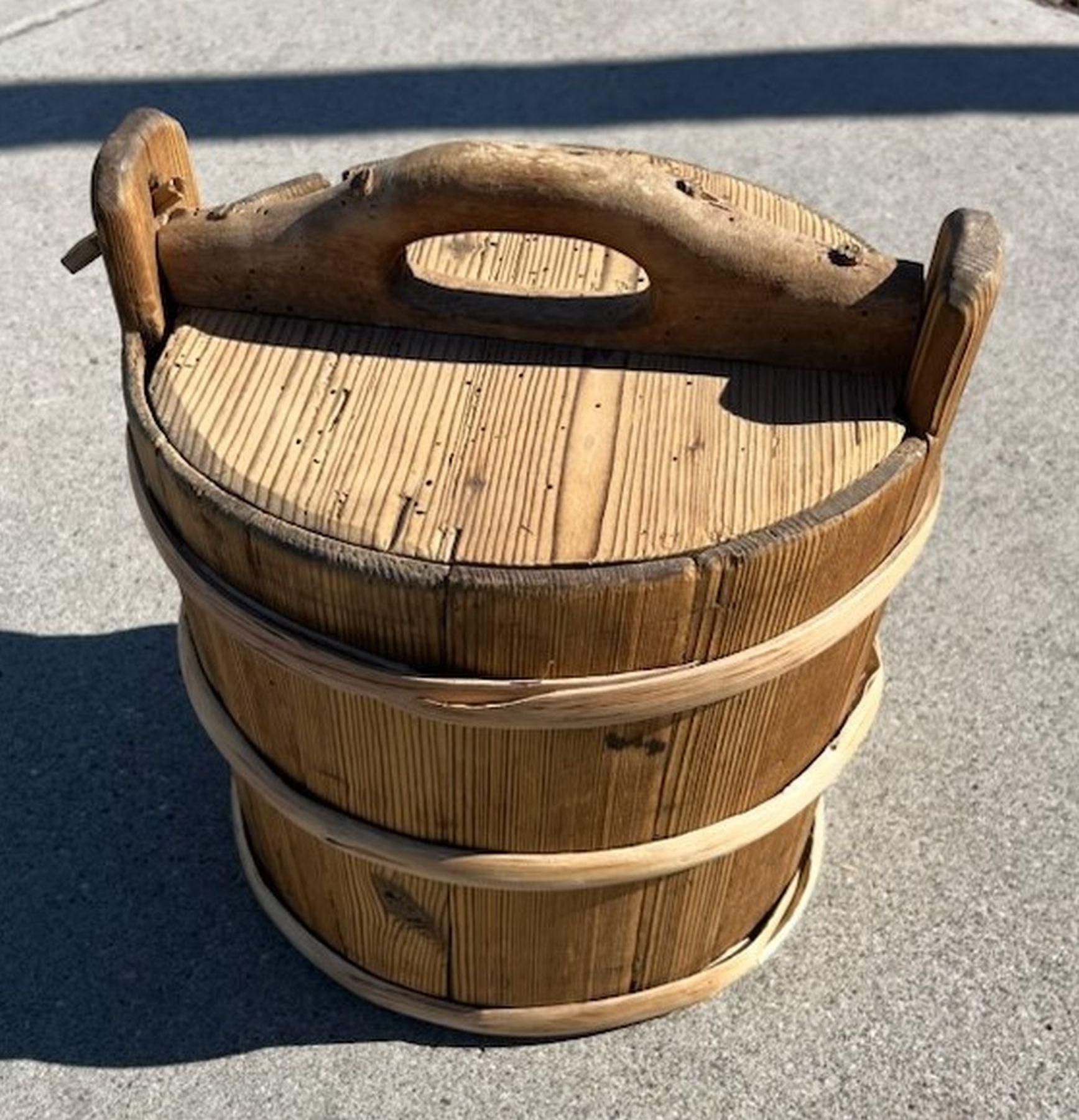 18thc European Pantry Box With Lid For Sale at 1stDibs