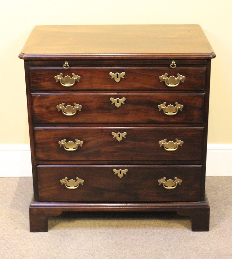 18thc. Mahogany Chest of Drawers For Sale at 1stDibs