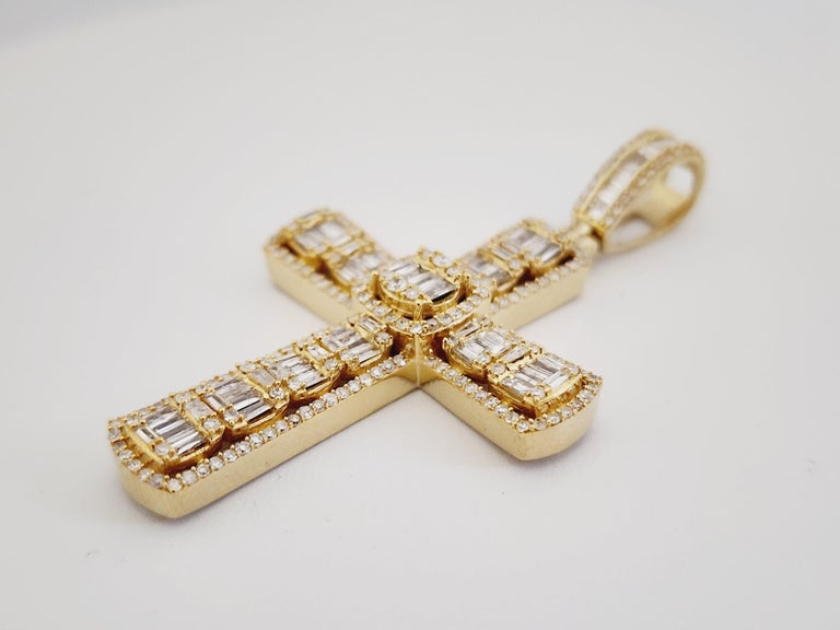 1.90 Carat Diamond Cross Pendant 14 Karat Yellow Gold For Sale at 1stDibs