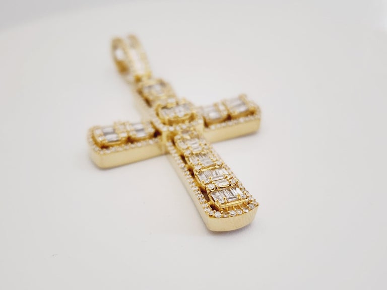 1.90 Carat Diamond Cross Pendant 14 Karat Yellow Gold For Sale at 1stDibs
