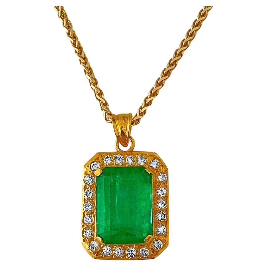 Emerald and Diamond Pendant Necklace Yellow Gold For Sale at 1stDibs