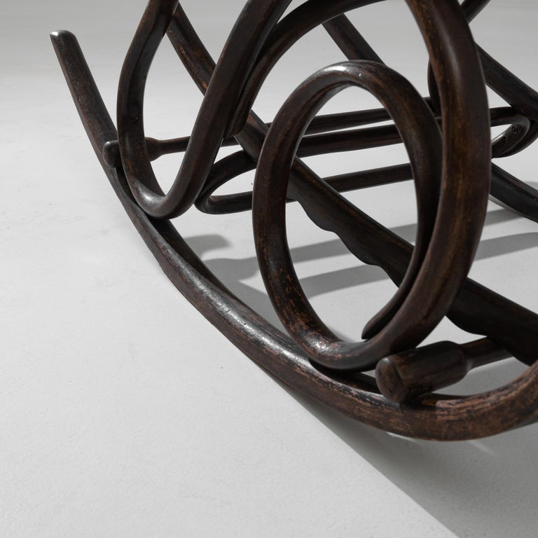 1900s Austrian Bentwood Rocking Chair by Thonet For Sale at 1stDibs
