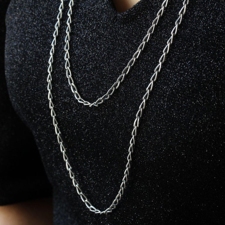 1900s Chiseled Silver Long Chain Necklace For Sale at 1stDibs