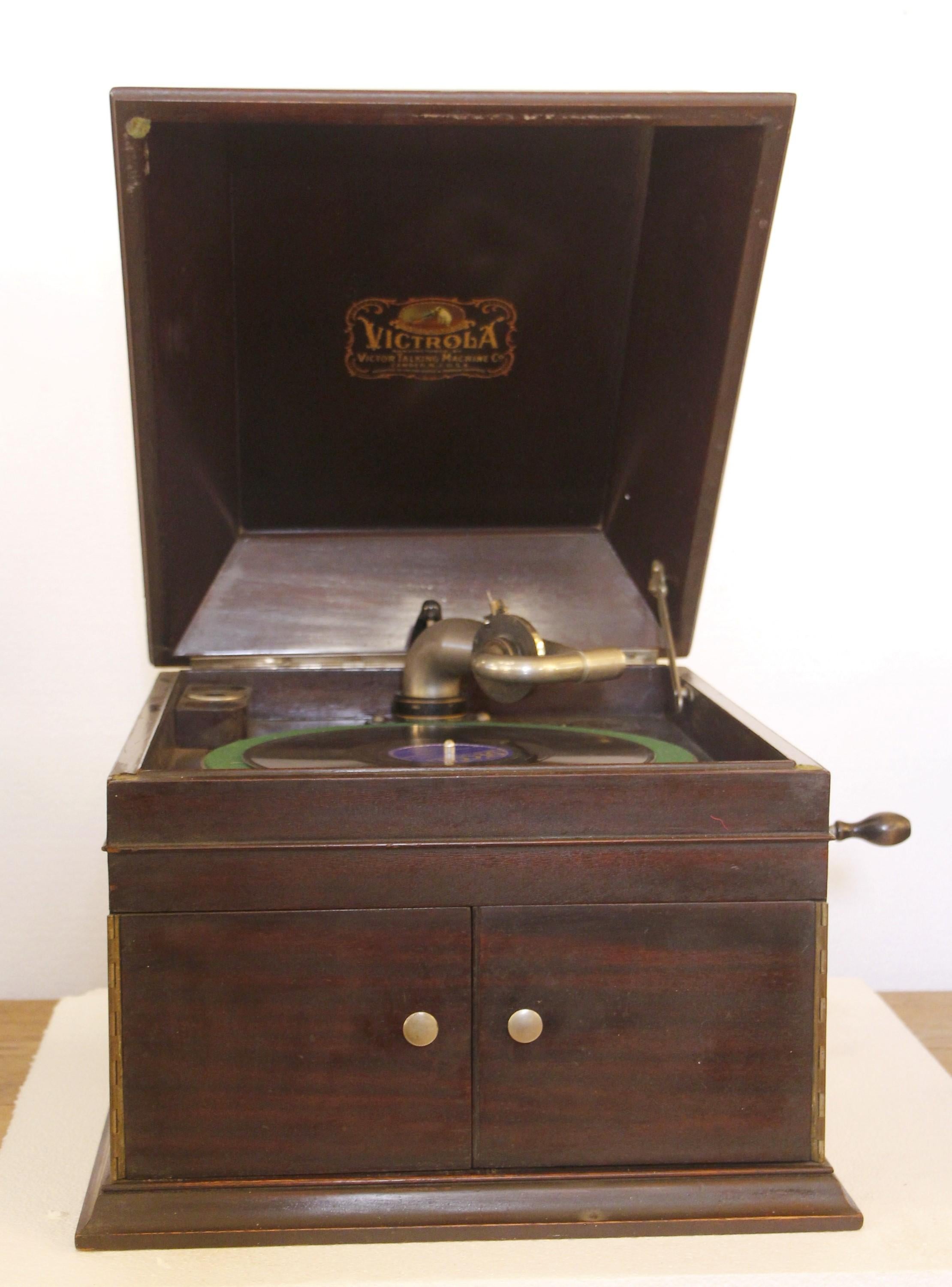 1911 Working Antique Victor Talking Machine Record Player For Sale at 1stDibs | antique record ...