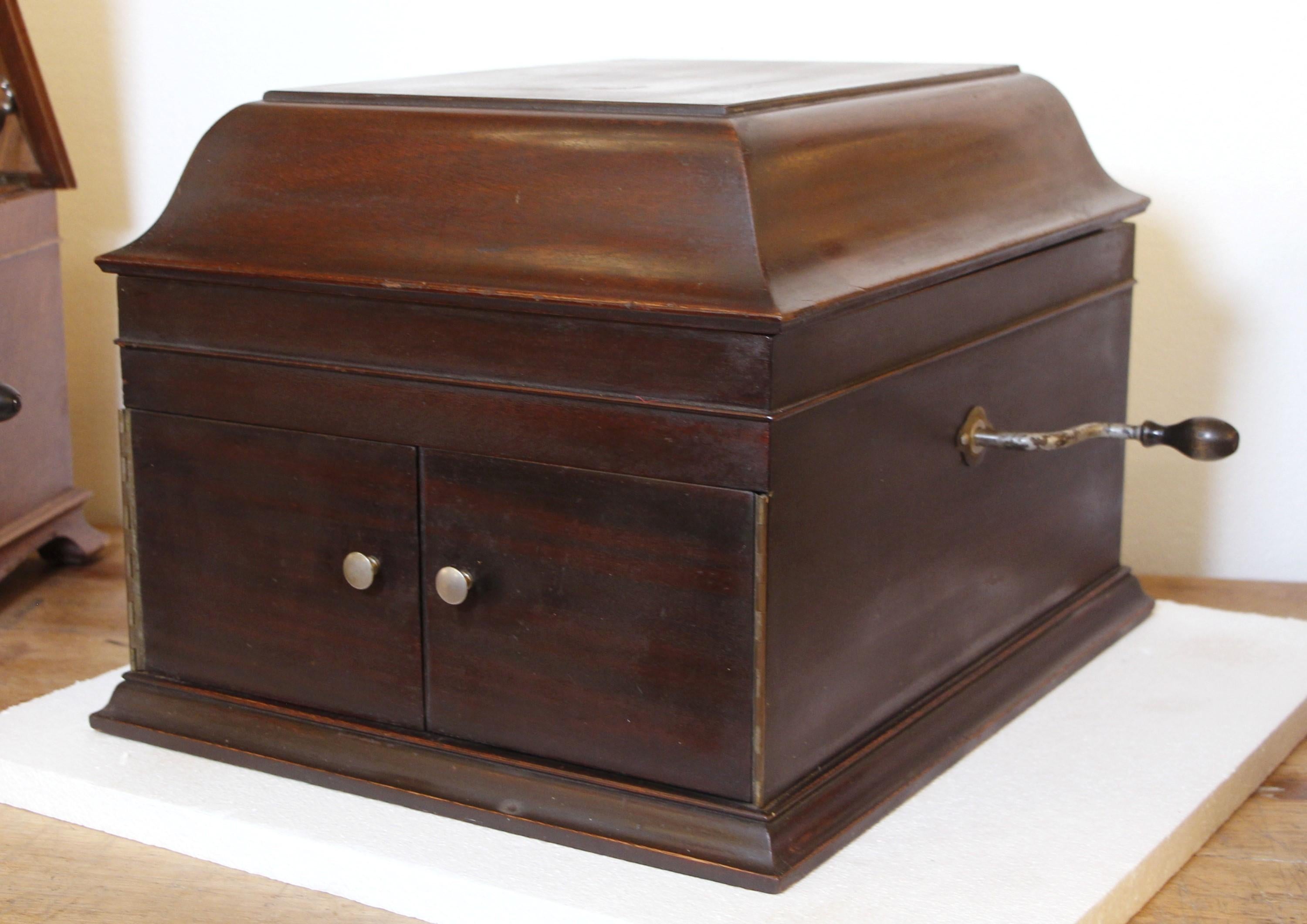 1911 Working Antique Victor Talking Machine Record Player For Sale at ...