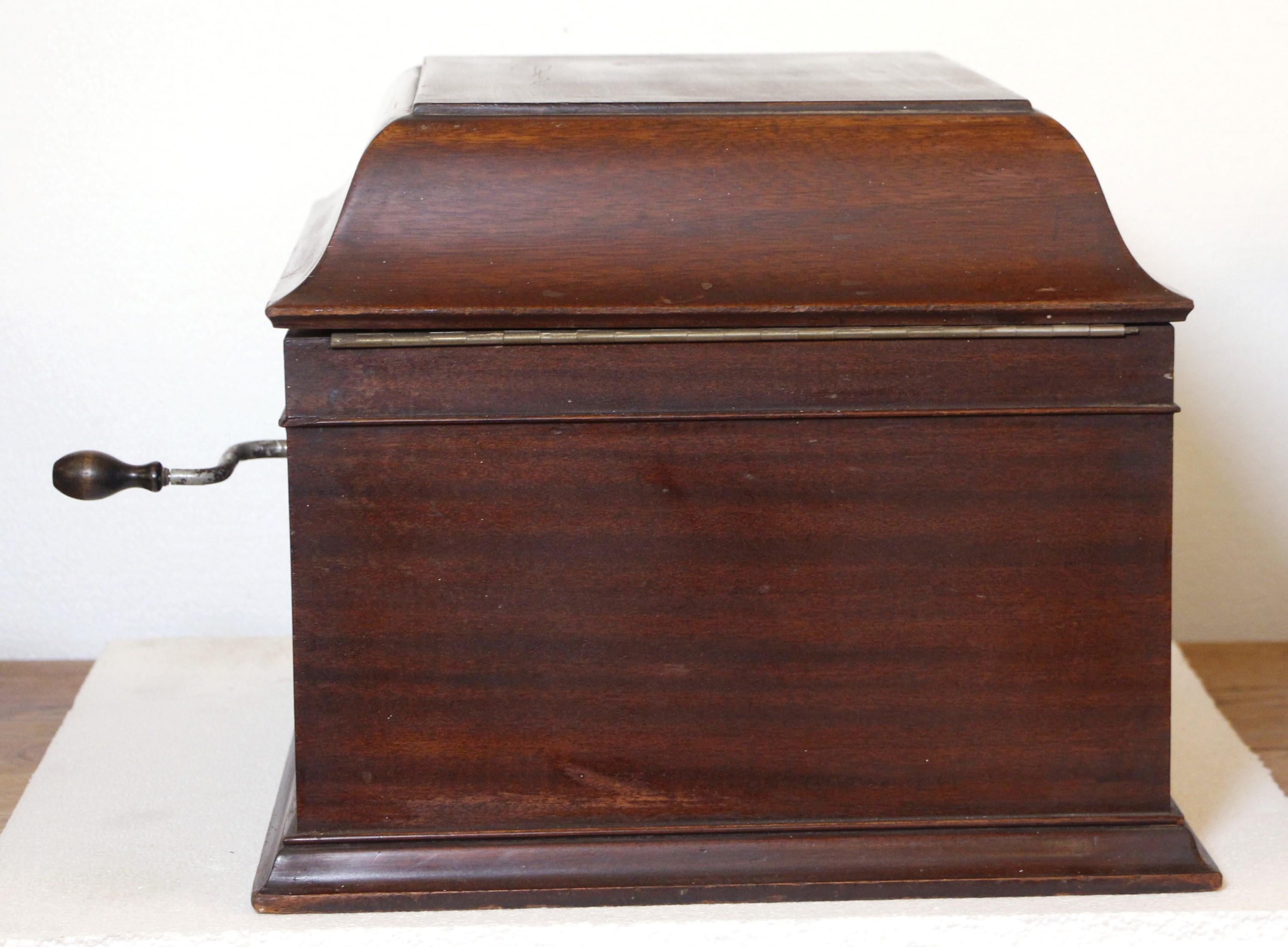 1911 Working Antique Victor Talking Machine Record Player For Sale at ...