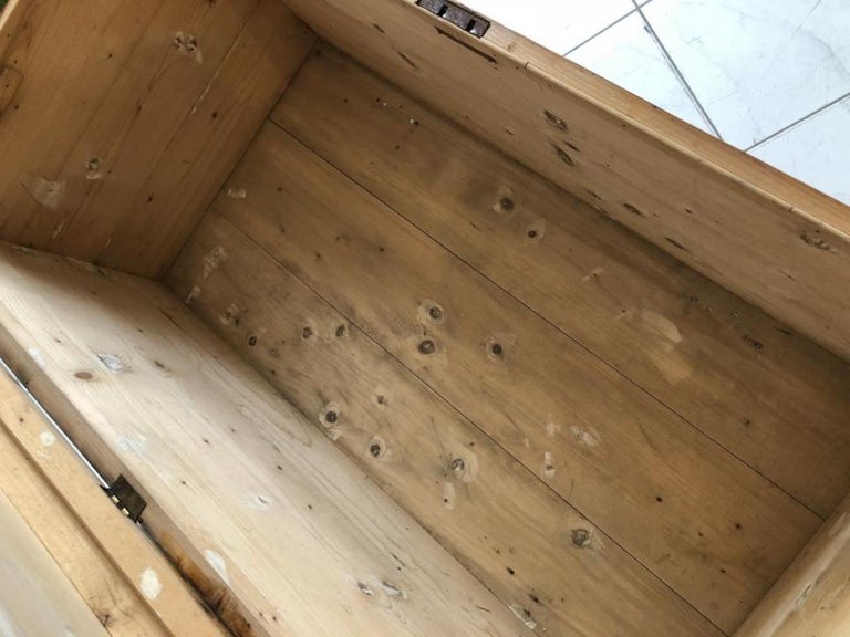 1920s Farmhouse Style Chest Out of Pinewood For Sale at 1stDibs