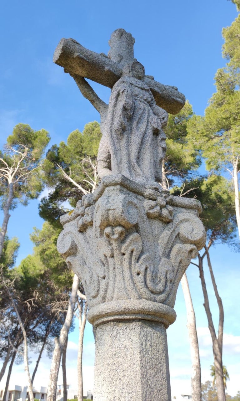 Crucifixion à haute croix espagnole en pierre sculptée à la main ...