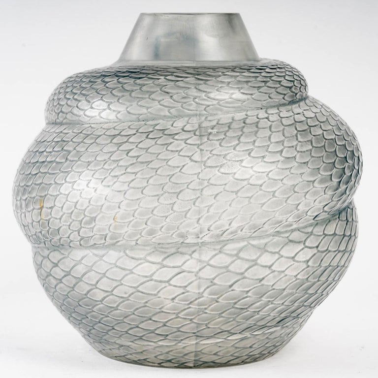 1924 René Lalique, Vase Serpent Frosted Glass with Blue Grey Patina ...