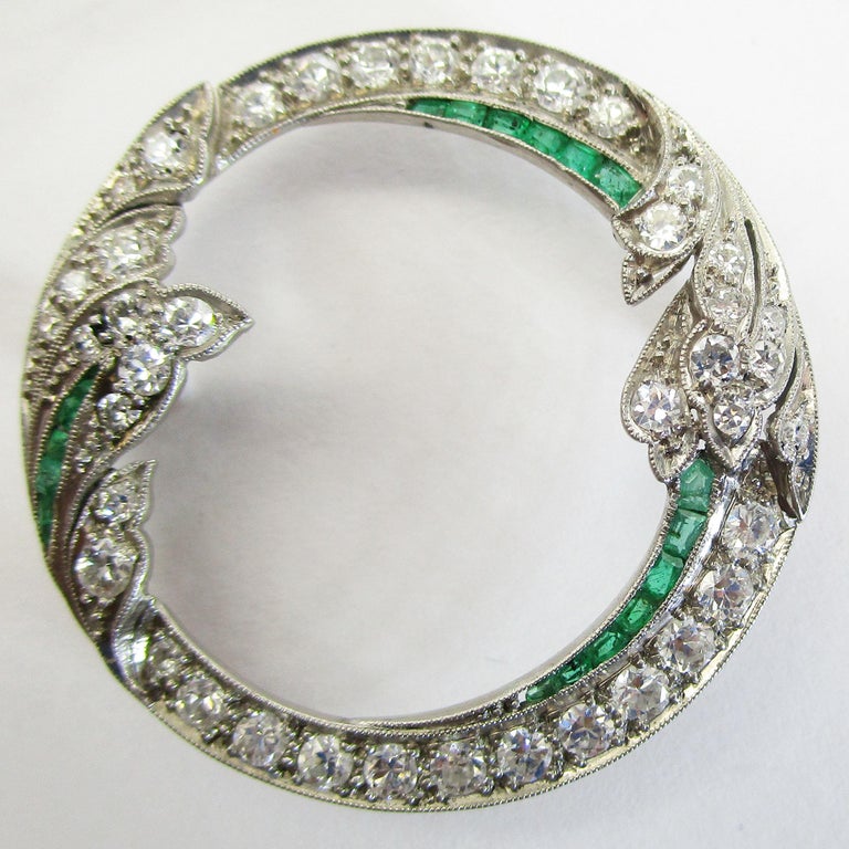 1925 Art Deco Platinum Emerald Diamond Circle Pin For Sale at 1stDibs