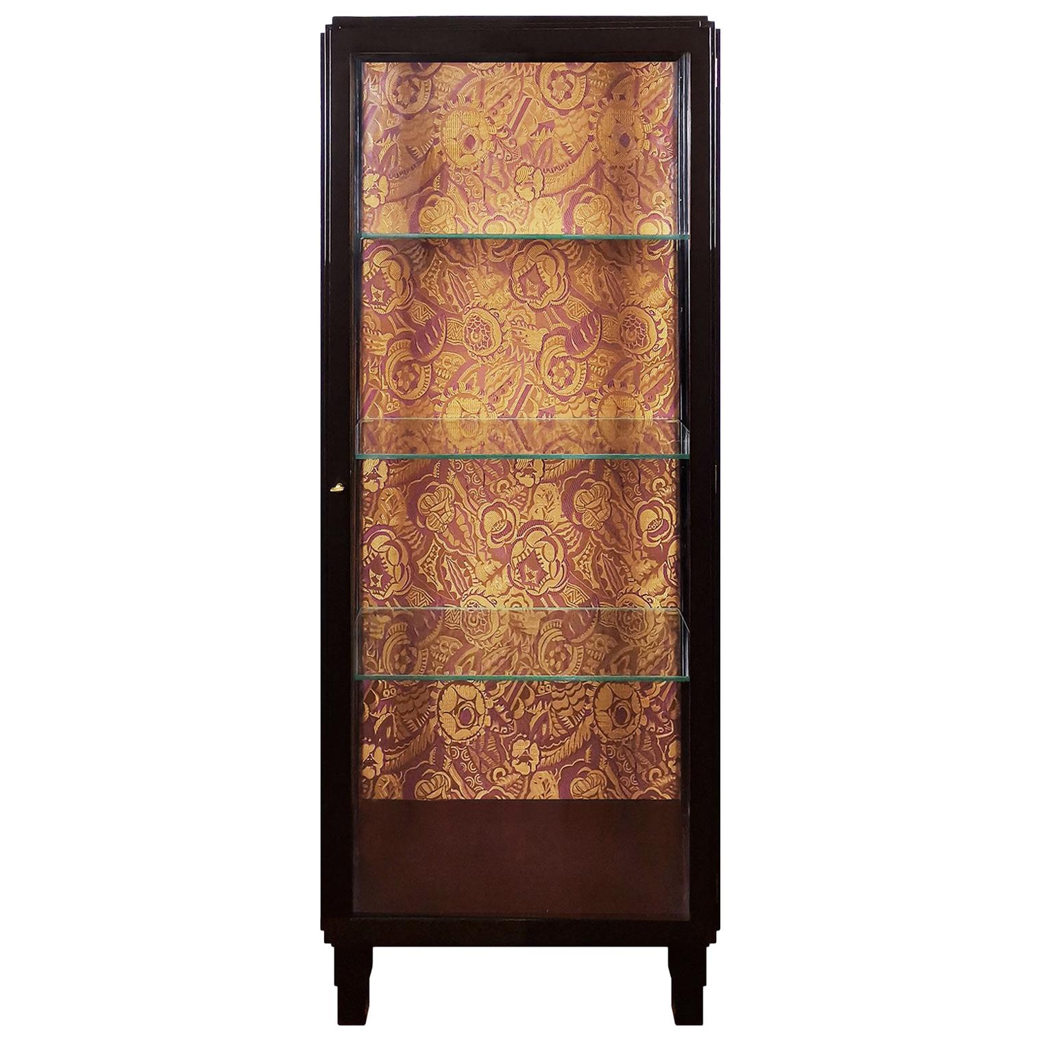 Art Deco Walnut Showcase For Sale at 1stDibs