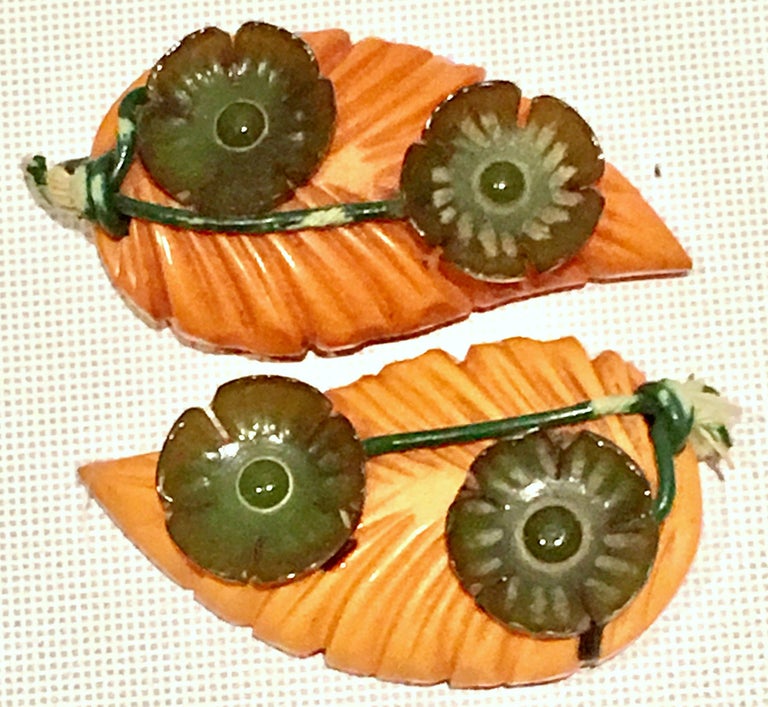 1930'S Art Deco Pair Of Bakelite Clip's For Sale at 1stDibs