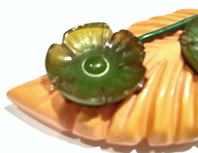 1930'S Art Deco Pair Of Bakelite Clip's For Sale at 1stDibs