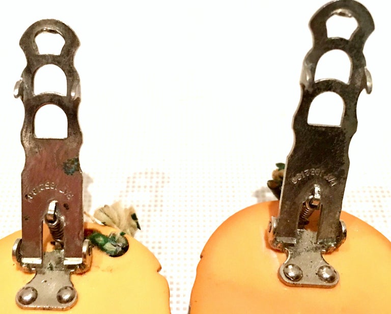 1930'S Art Deco Pair Of Bakelite Clip's For Sale at 1stDibs