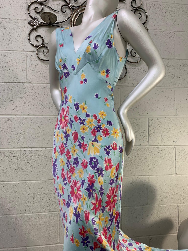 Slip ou gilet en charmeuse de soie à imprimé floral en biais des années ...